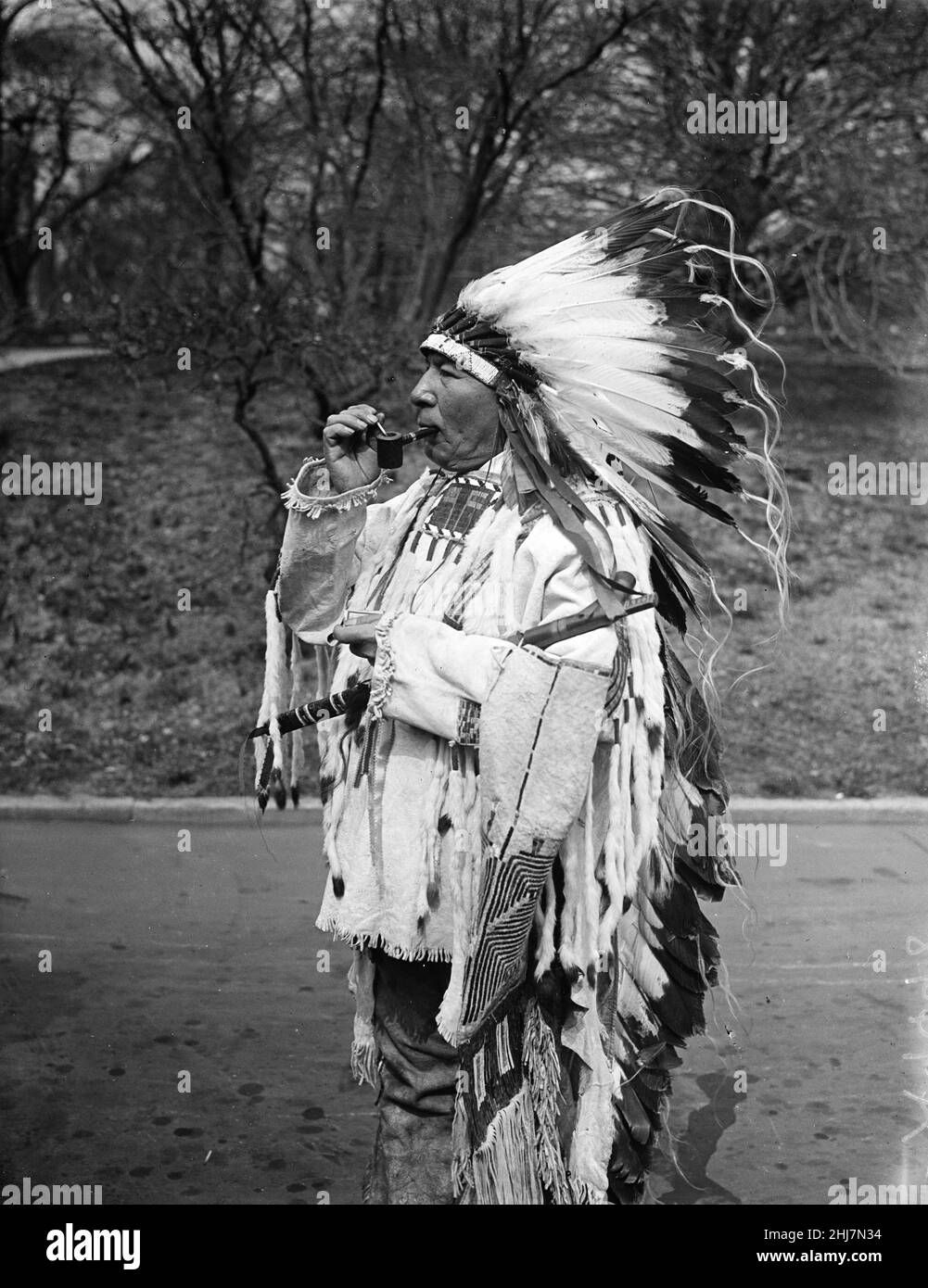 Indios Americanos Fumando Cigarrillos