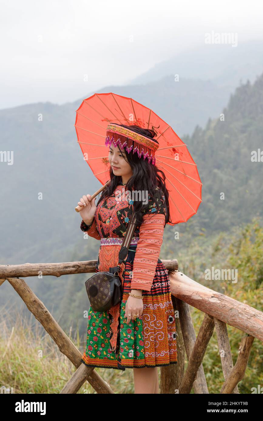 Vestido Tribal Tradicional En Las Tribus De La Colina De Vietnam
