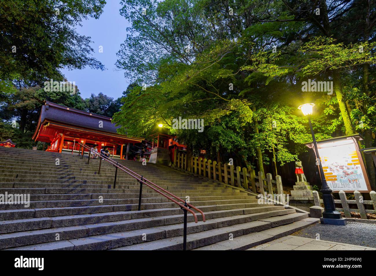 El mapa del santuario fushimi inari fotografías e imágenes de alta ...