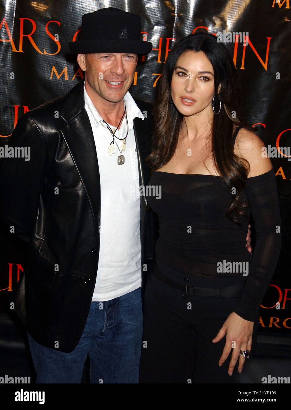 Bruce willis monica bellucci tears fotografías e imágenes de alta ...