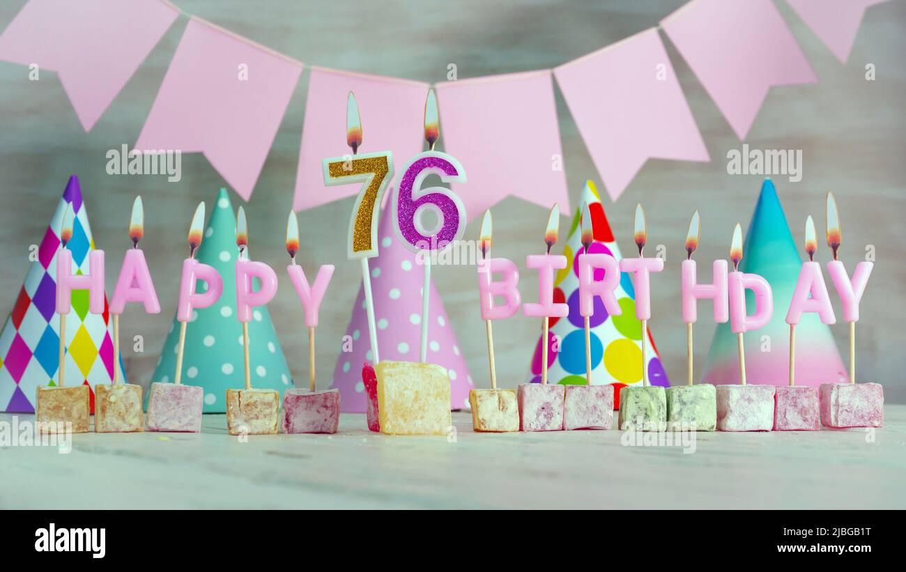 Feliz cumpleaños en colores pastel rosa para una chica o mujer. Feliz ...