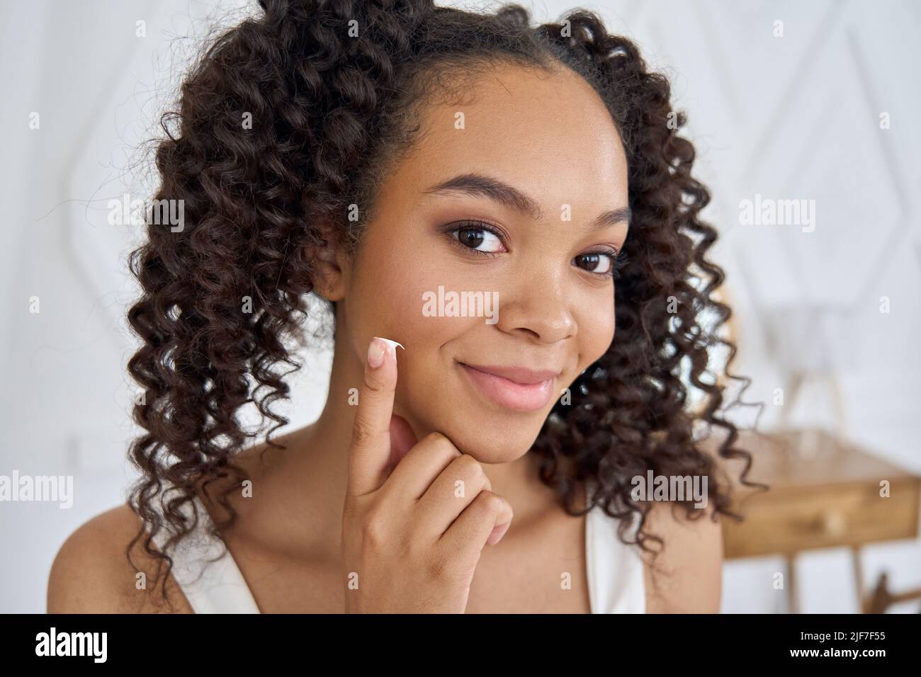 Modelo De Adolescente Afroamericana Fotografías E Imágenes De Alta