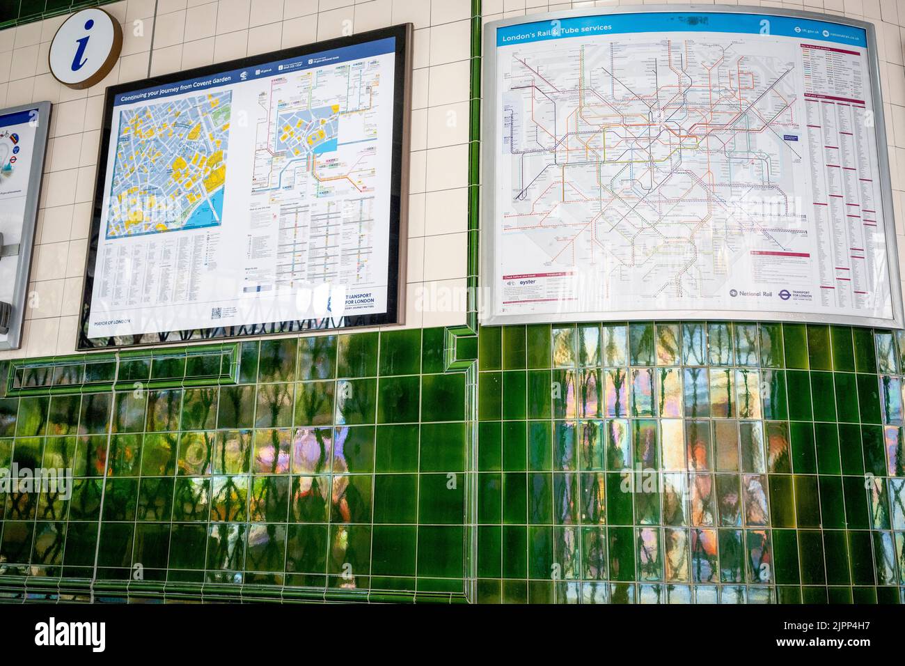 La Taquilla Cerrada De La Estación De Metro De Covent Garden Durante Un