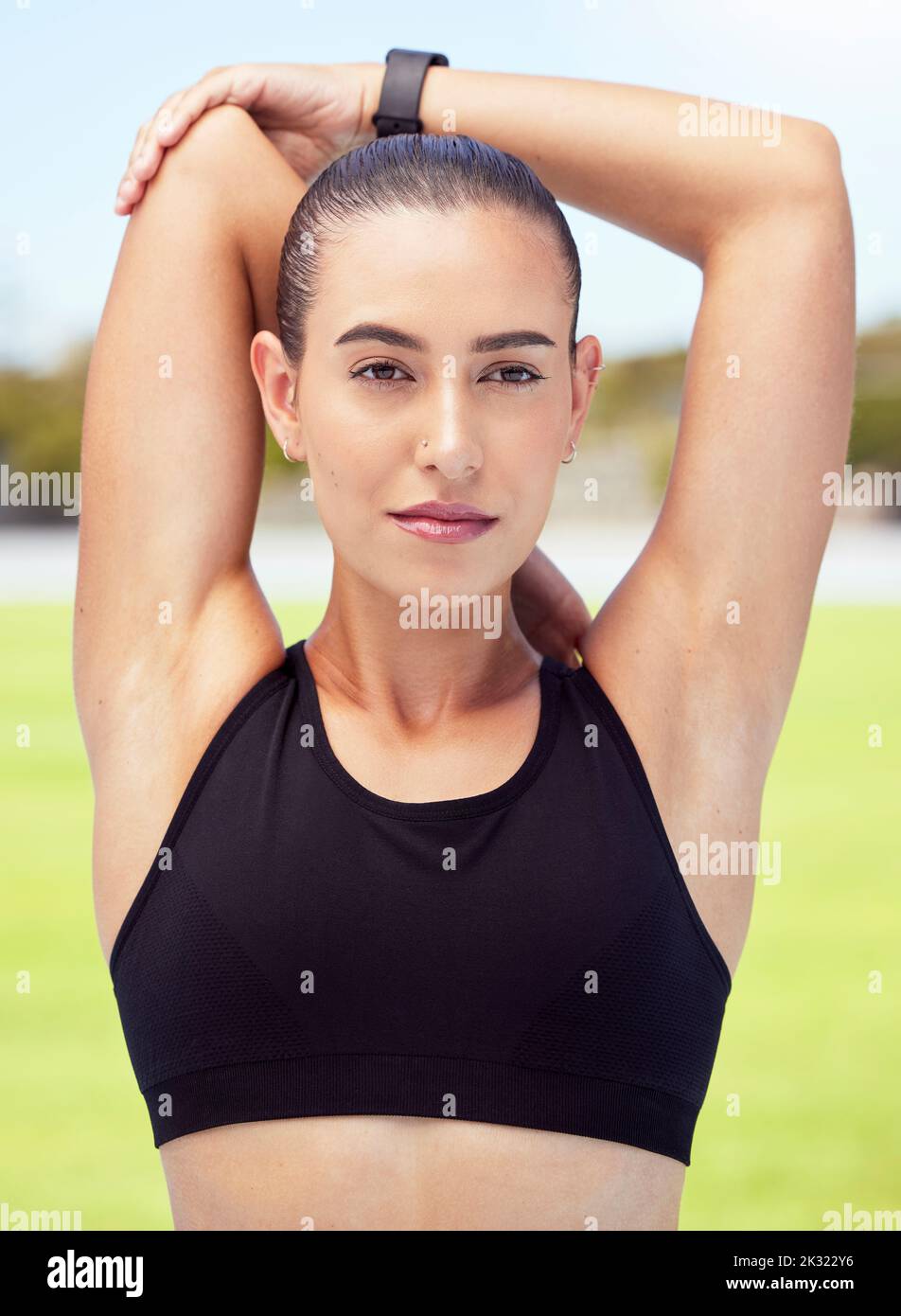 Deportes Entrenamiento Y Fitness Por Mujer Estirando Para El Ejercicio En La Naturaleza