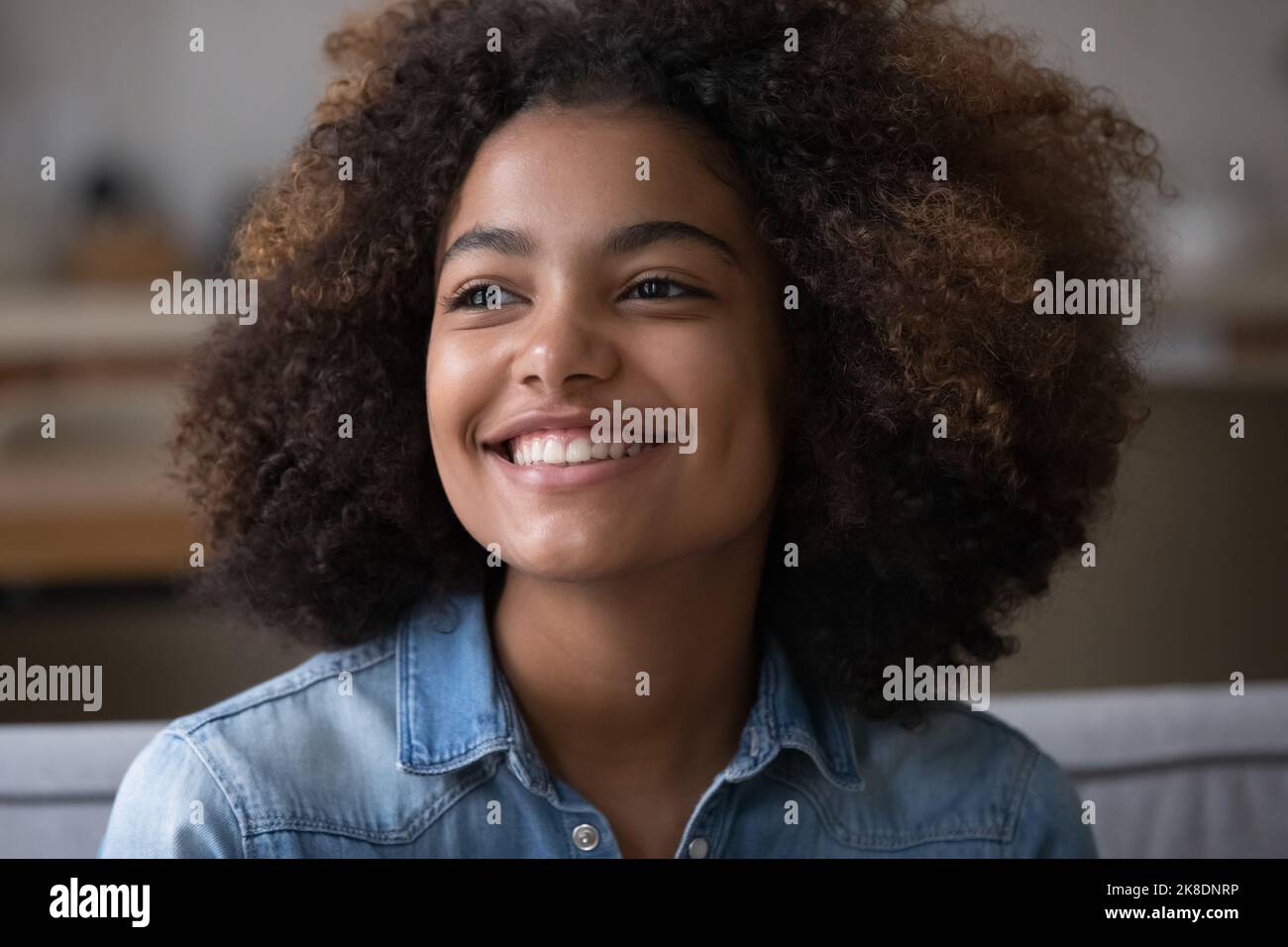 Modelo De Adolescente Afroamericana Fotografías E Imágenes De Alta