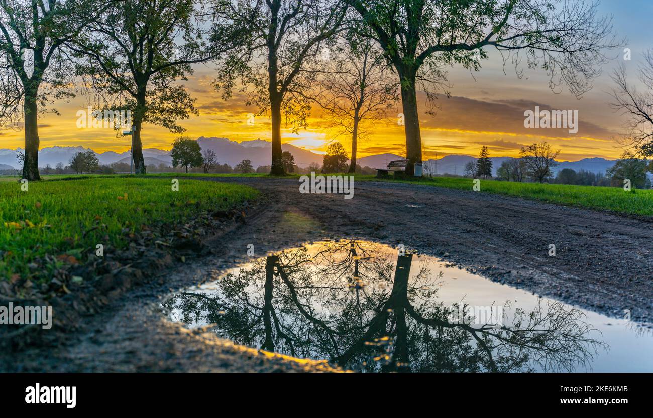 Wolken Spiegeln Sich Im Wasser Fotografías E Imágenes De Alta