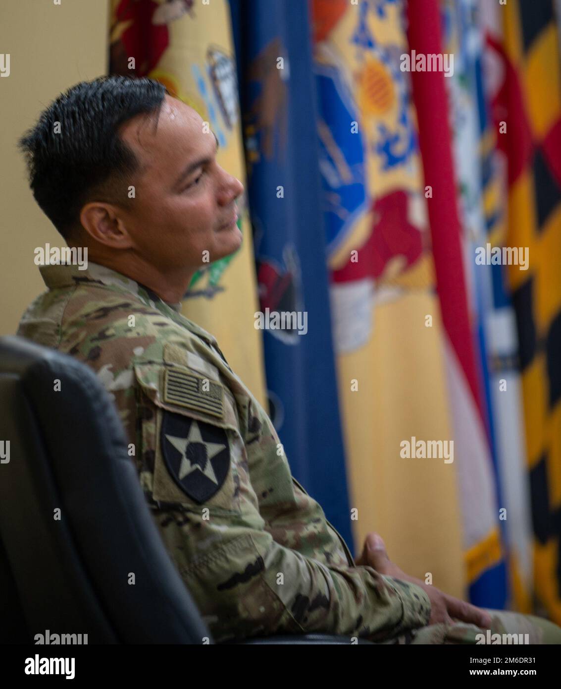 El Sargento May Jun Tomagan El Asesor Senior Del Distrito