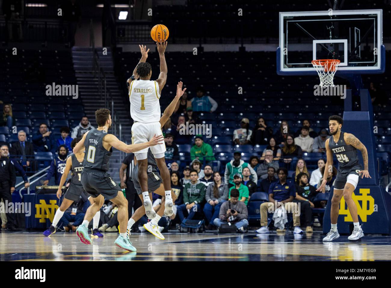 10 De Enero De 2023 El Guardia De Notre Dame Jj Starling 1 Dispara