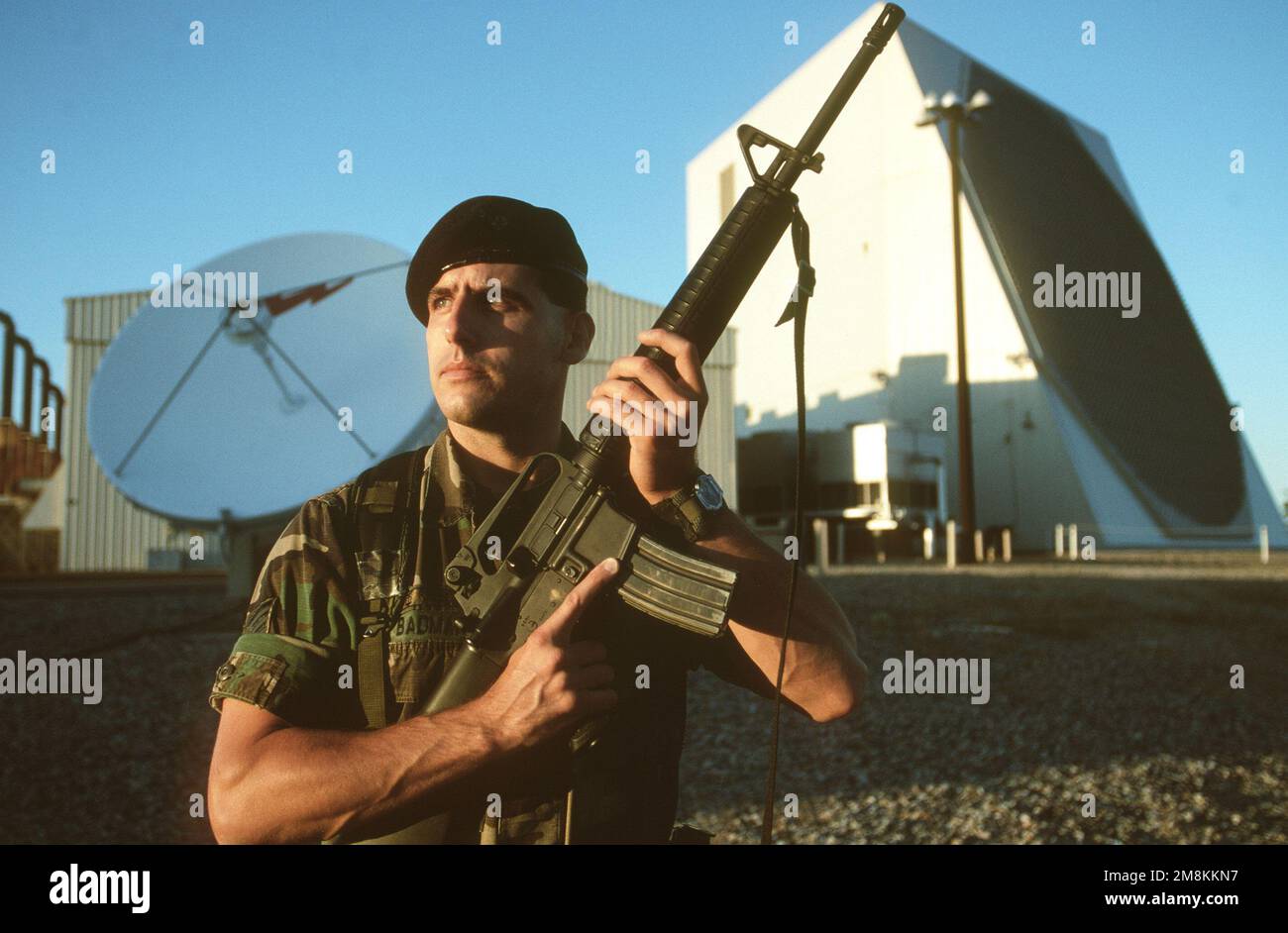 TSGT. Mike Badman, un policía de seguridad del Escuadrón de Alerta ...