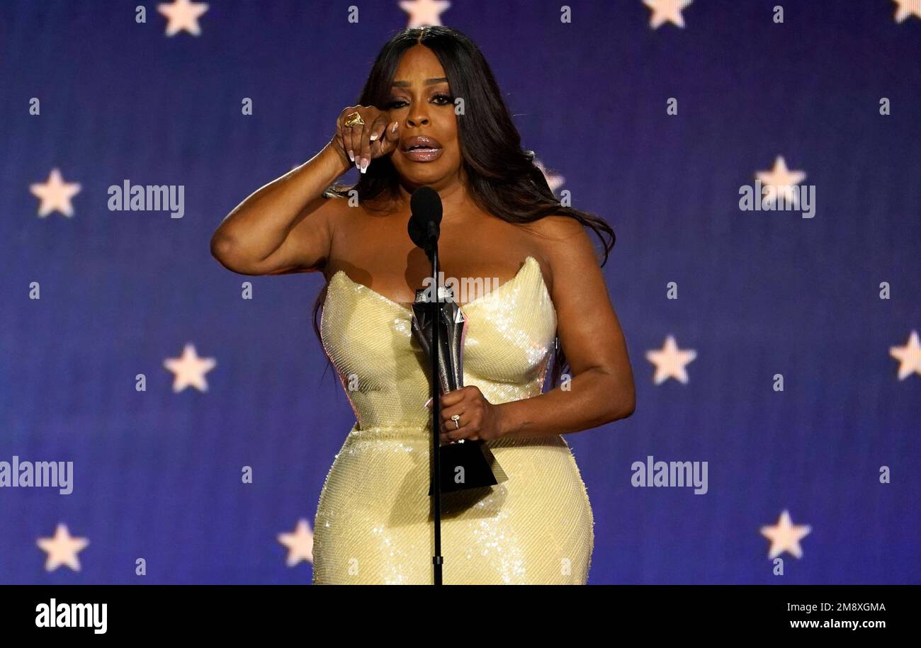 Niecy Nash Betts Accepts The Award For Best Supporting Actress In A