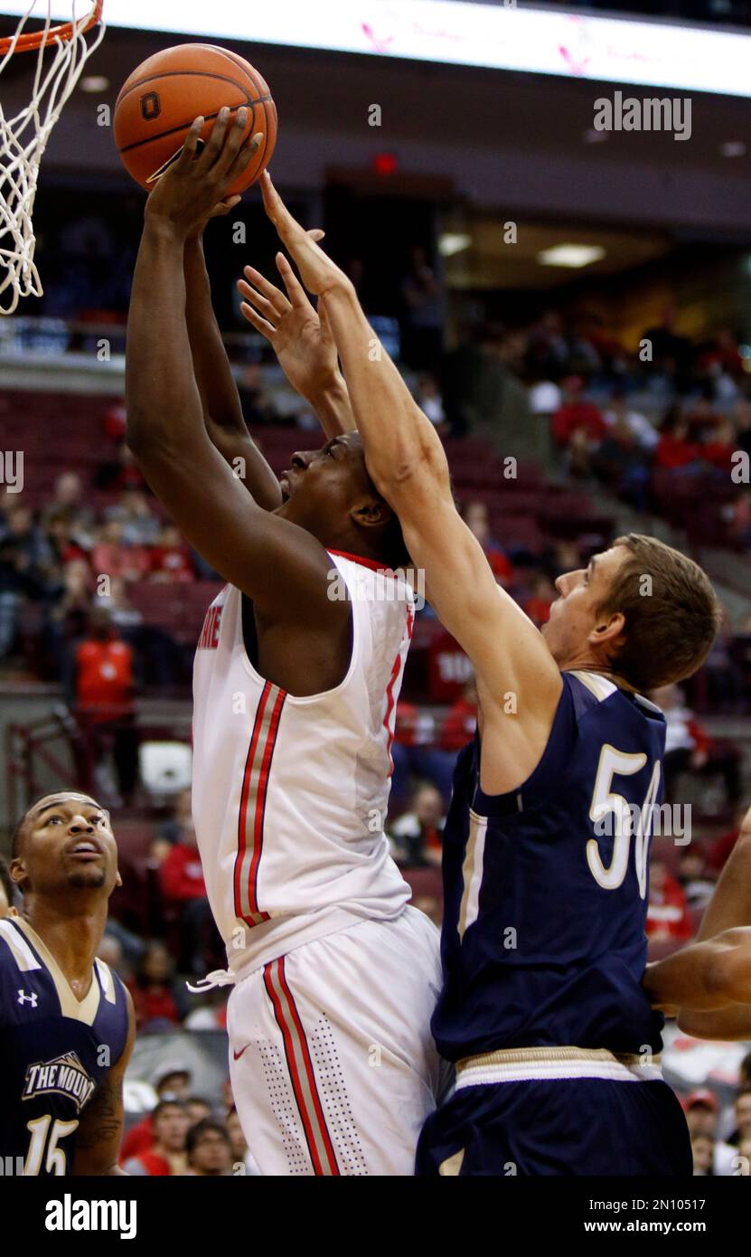 Ohio State's Jae'Sean Tate, left, goes up to shoot against Mount St ...