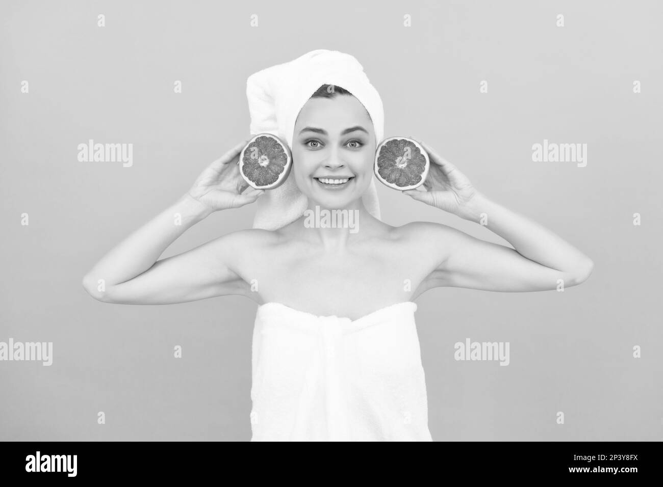 Niña En Ducha Imágenes De Stock En Blanco Y Negro Alamy