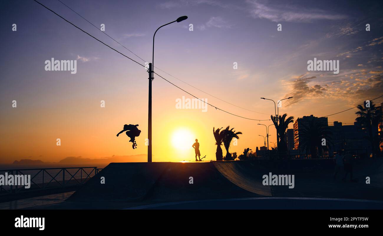 Puesta De Sol De Silueta De Skate