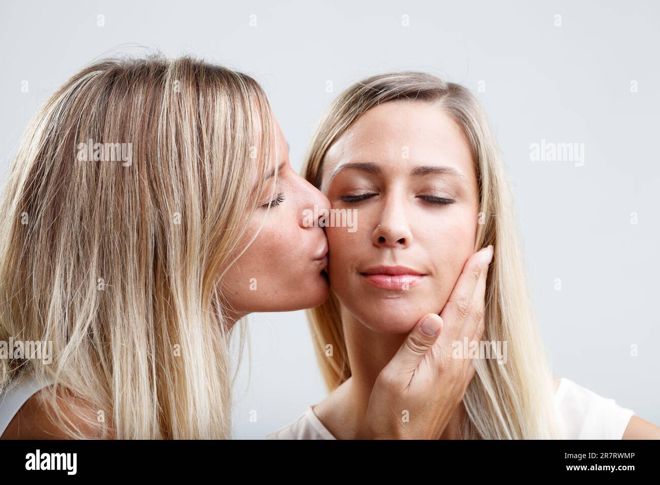 Suaves Besos Y Caricias Fotografías E Imágenes De Alta Resolución Alamy