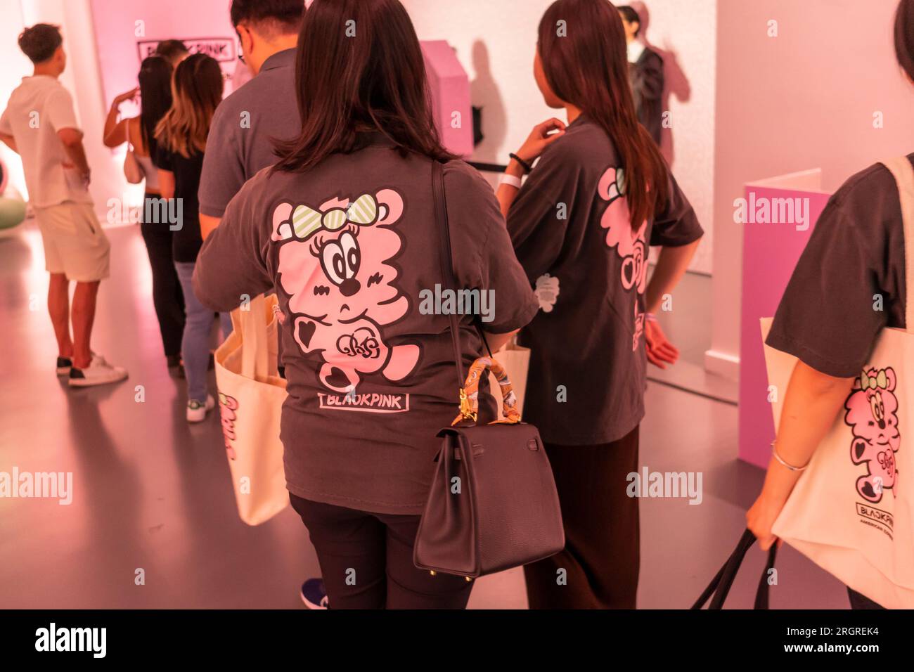 Cientos De Fans De Blackpink Acuden A La Pop Up De Blackpink Y American