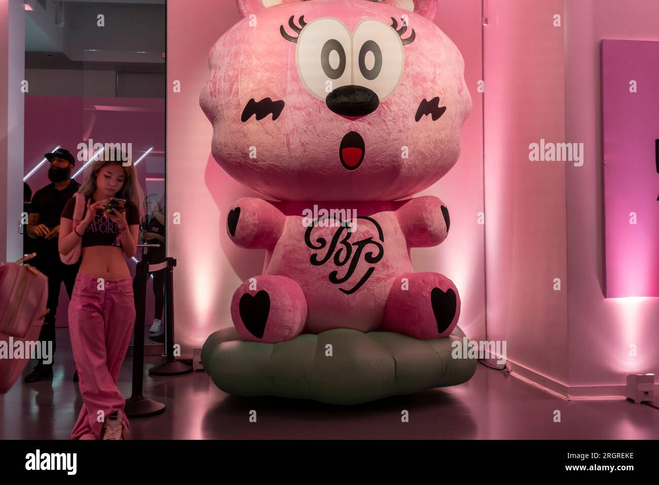 Cientos De Fans De Blackpink Acuden A La Pop Up De Blackpink Y American