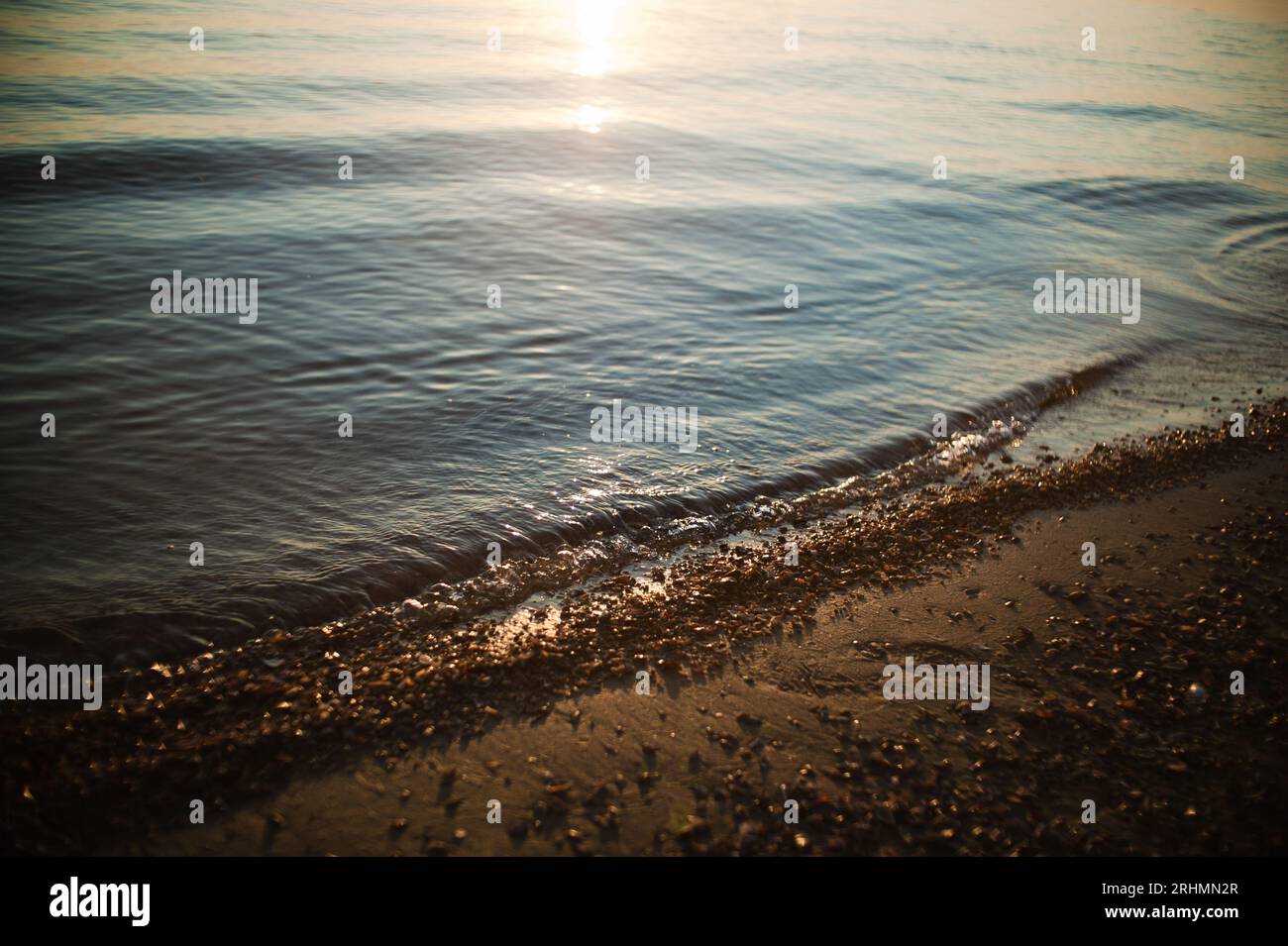 Mar en calma al atardecer fotografías e imágenes de alta resolución - Alamy