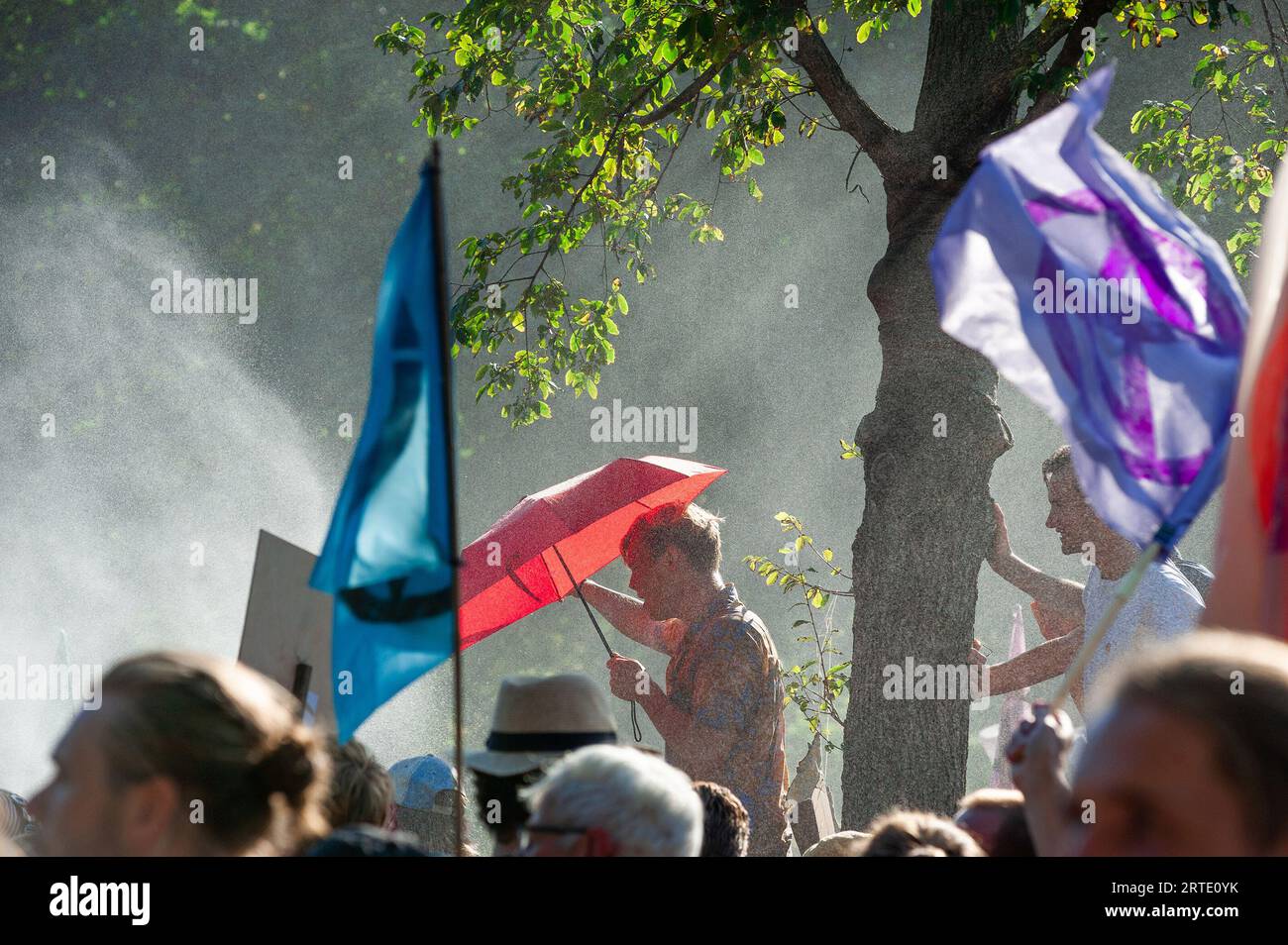 Los Activistas Del Clima De La Rebelión Se Encuentran Bajo El Canon De