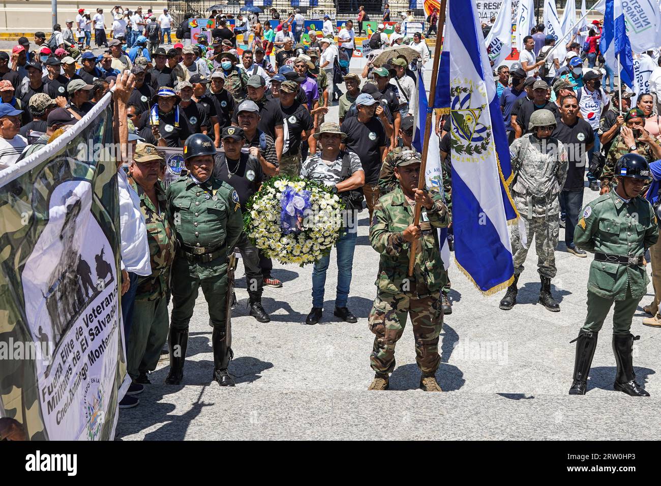 Salvadoreños Fotografías E Imágenes De Alta Resolución Alamy
