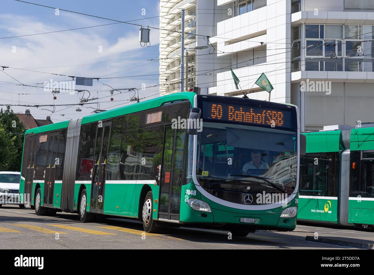 Autobús verde fotografías e imágenes de alta resolución - Alamy