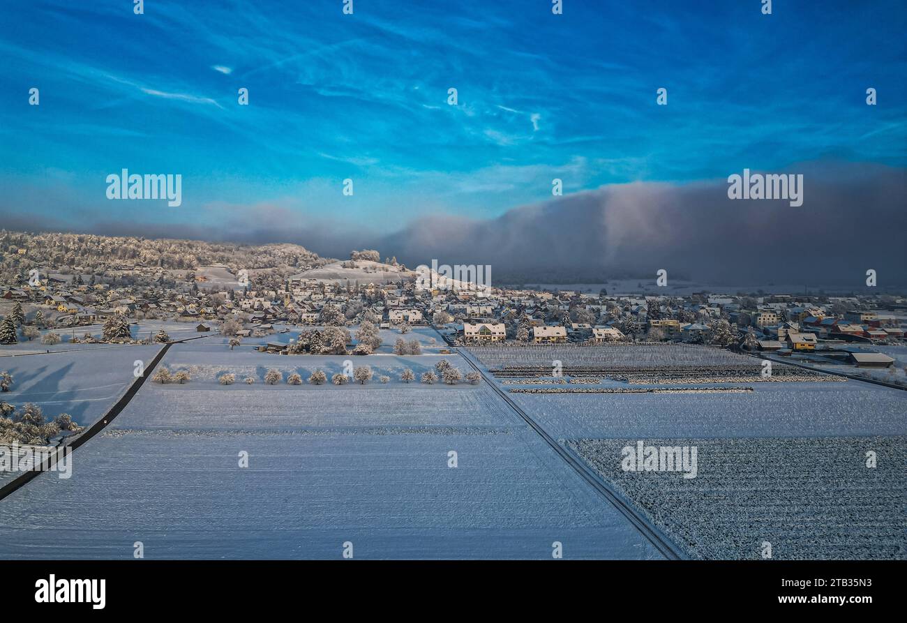 Winterliches Rafzerfeld Blick auf die schneebedeckte Gemeinde Rafz im ... Winterliches Rafzerfeld Blick auf die schneebedeckte Gemeinde Rafz im ...