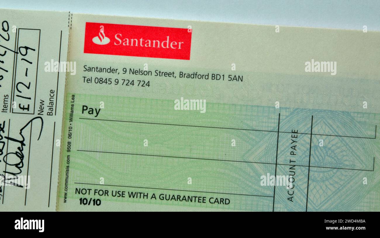 Un cheque de banco Santander con texto en el talón en el lado para ...