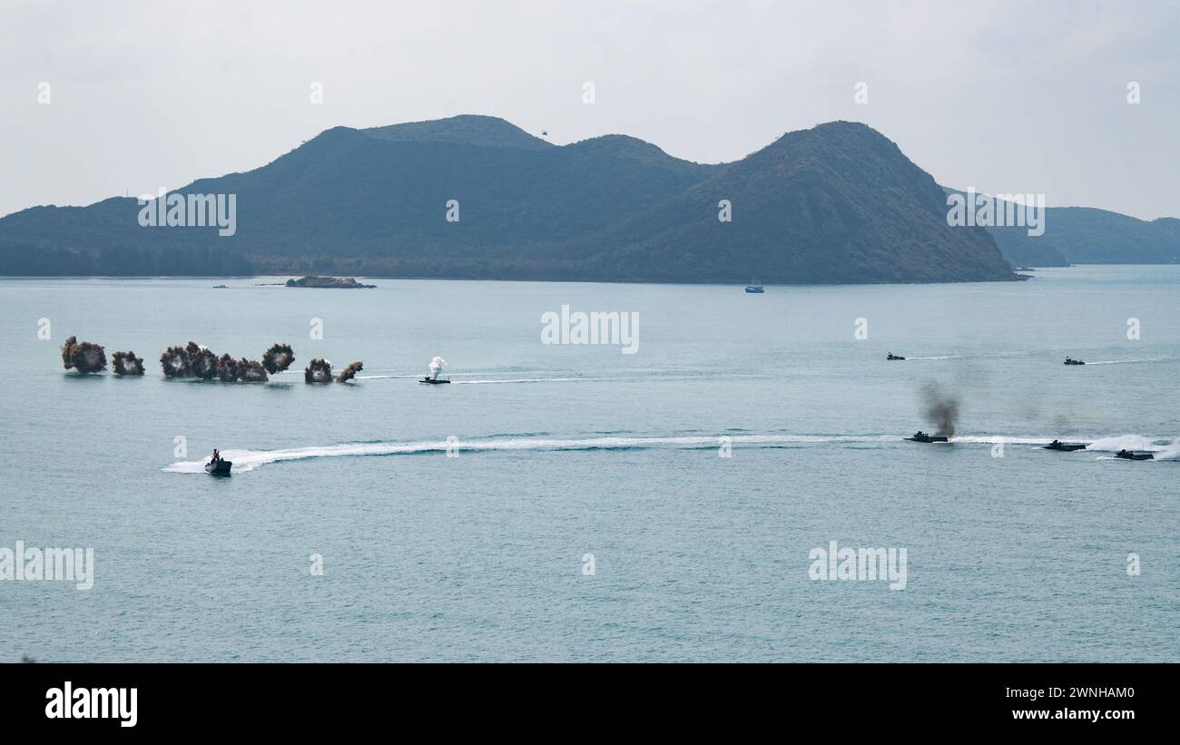 Lanchas de desembarco de la Royal Thai y de la Armada de Corea del Sur ...