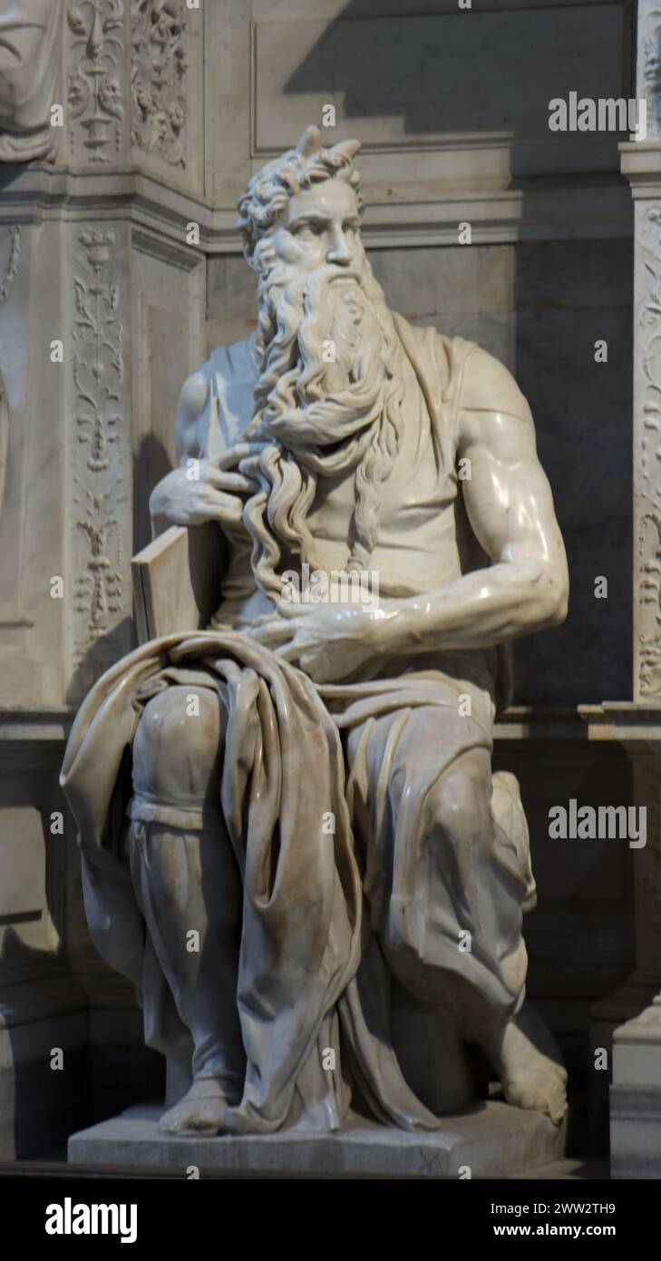 Roma, Italia; 10-25-2023. El Moisés (Mose) es una escultura de mármol ...