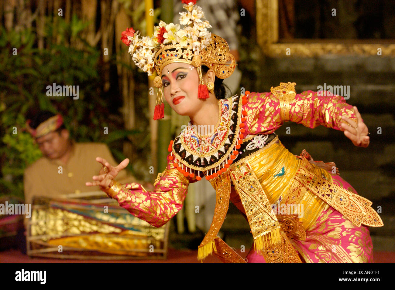 La Danza Legong Tarian Legong Fotografía De Stock Alamy