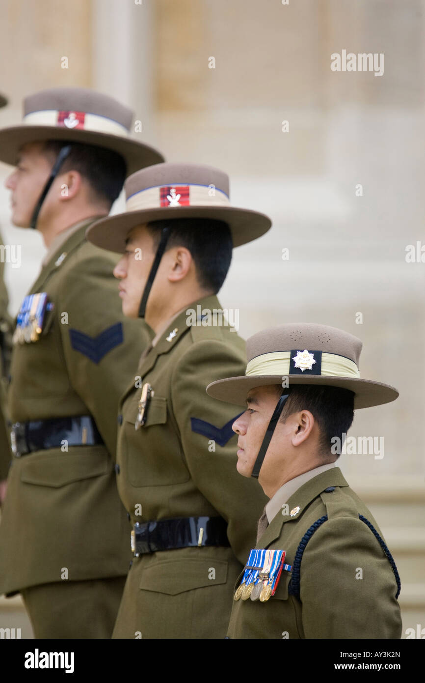 Los Gurkhas Del Royal Gurkha Rifles Formando Una Guardia De Honor En