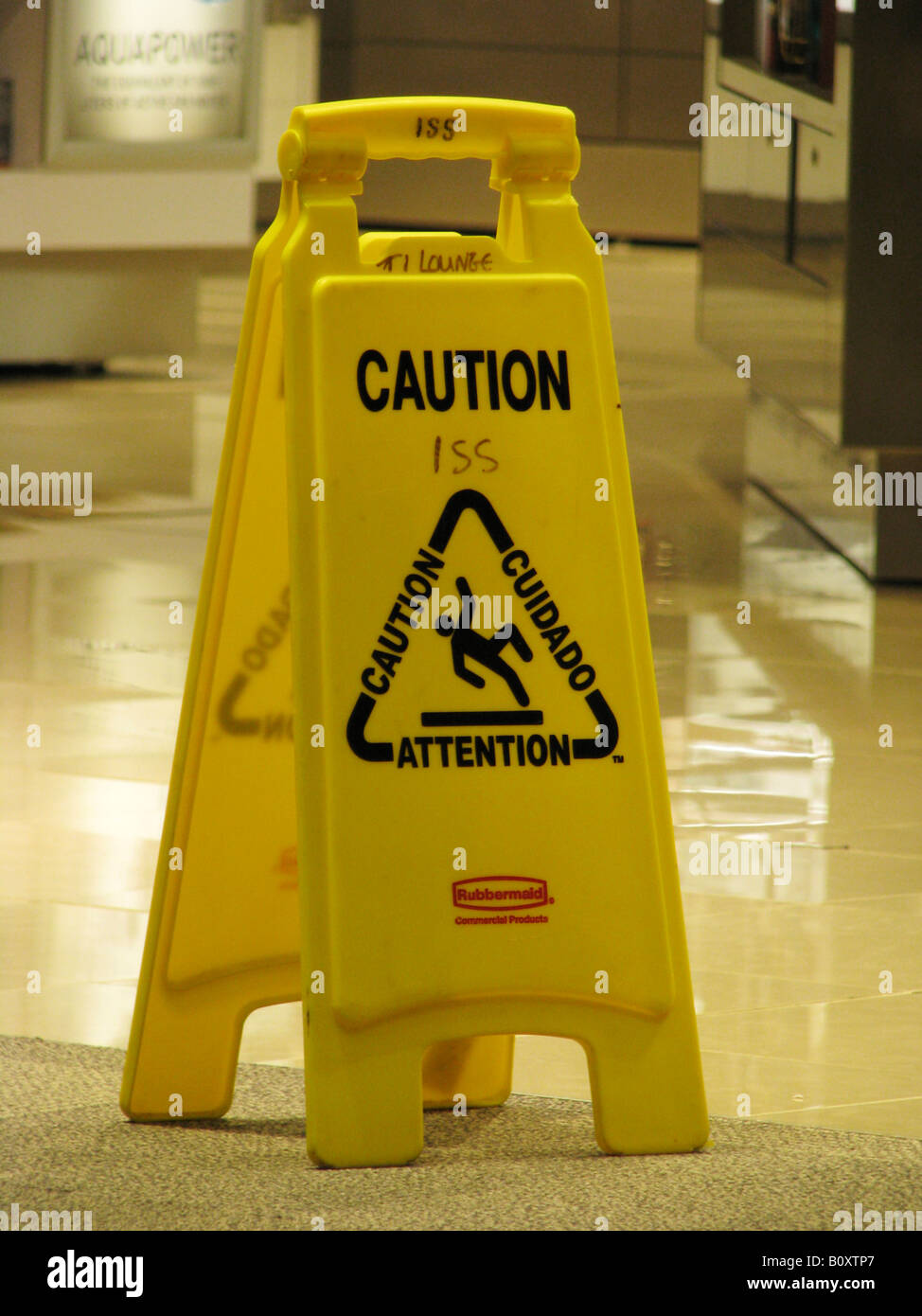 Transitorio mínimo Día señal peligro resbalar puente Misericordioso ...