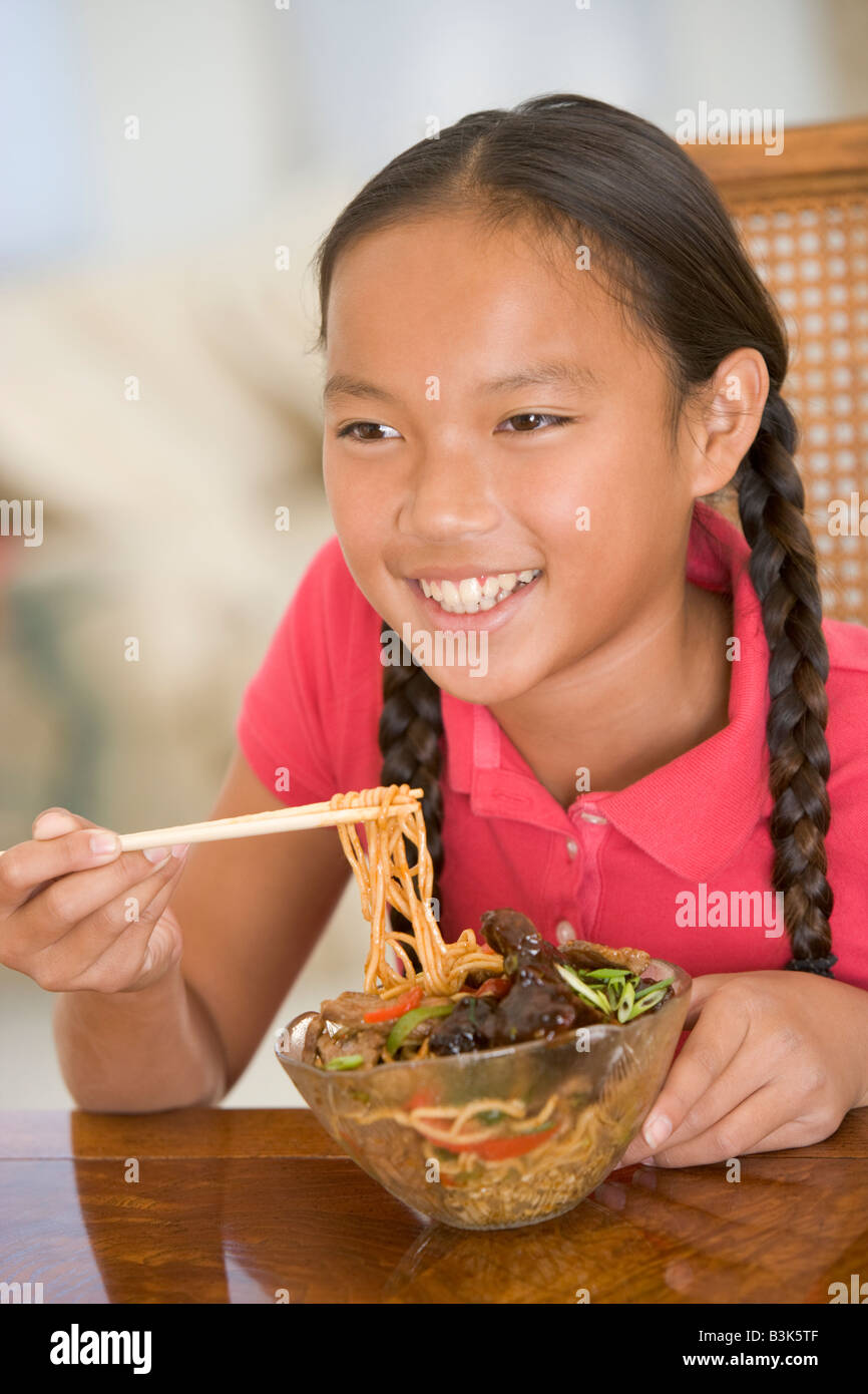 Comedor Infantil Niños Fotografías E Imágenes De Alta Resolución Alamy