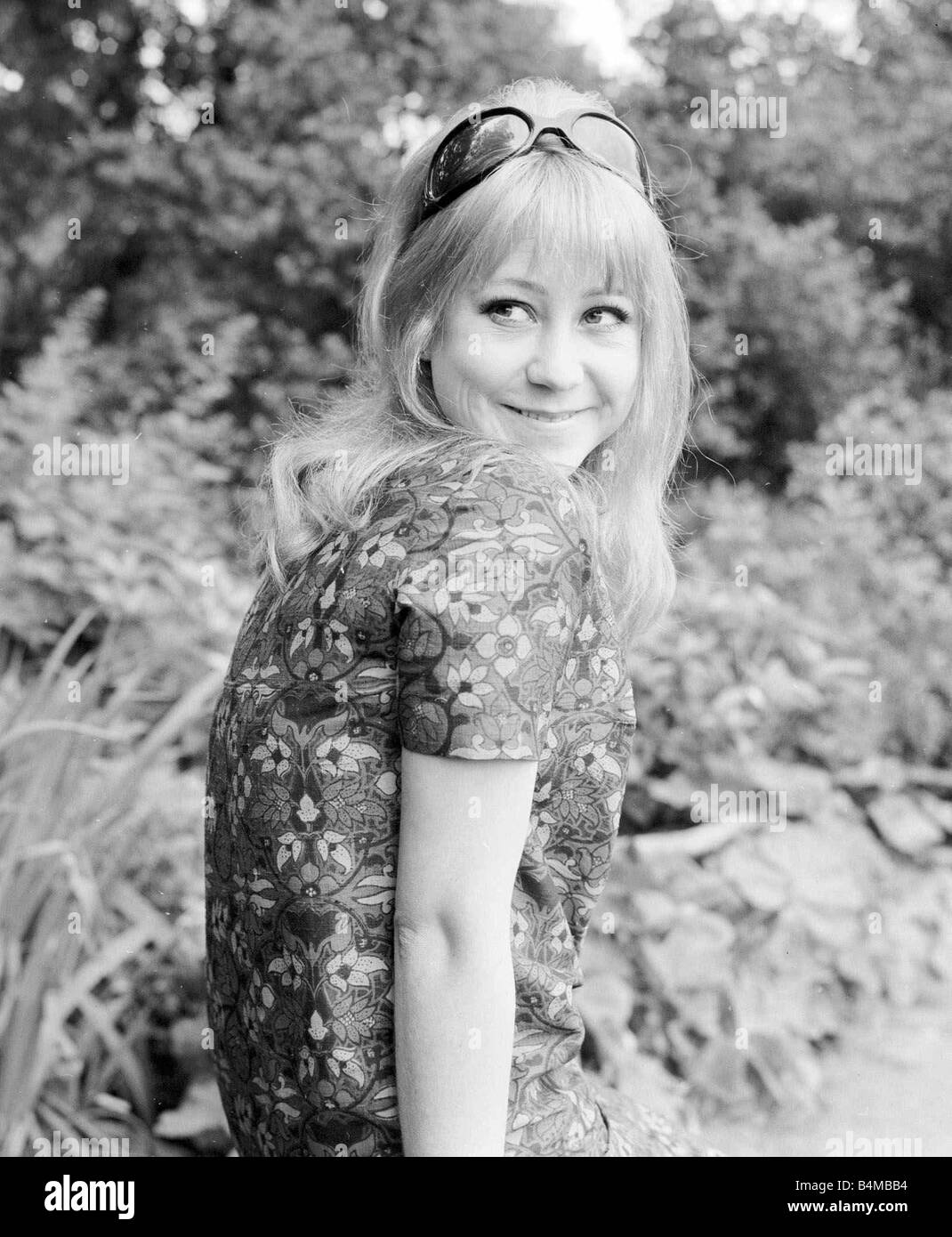 La Actriz Felicity Kendal Representada En Battersea Jardines Junio De 1967 Veinte Años Actriz