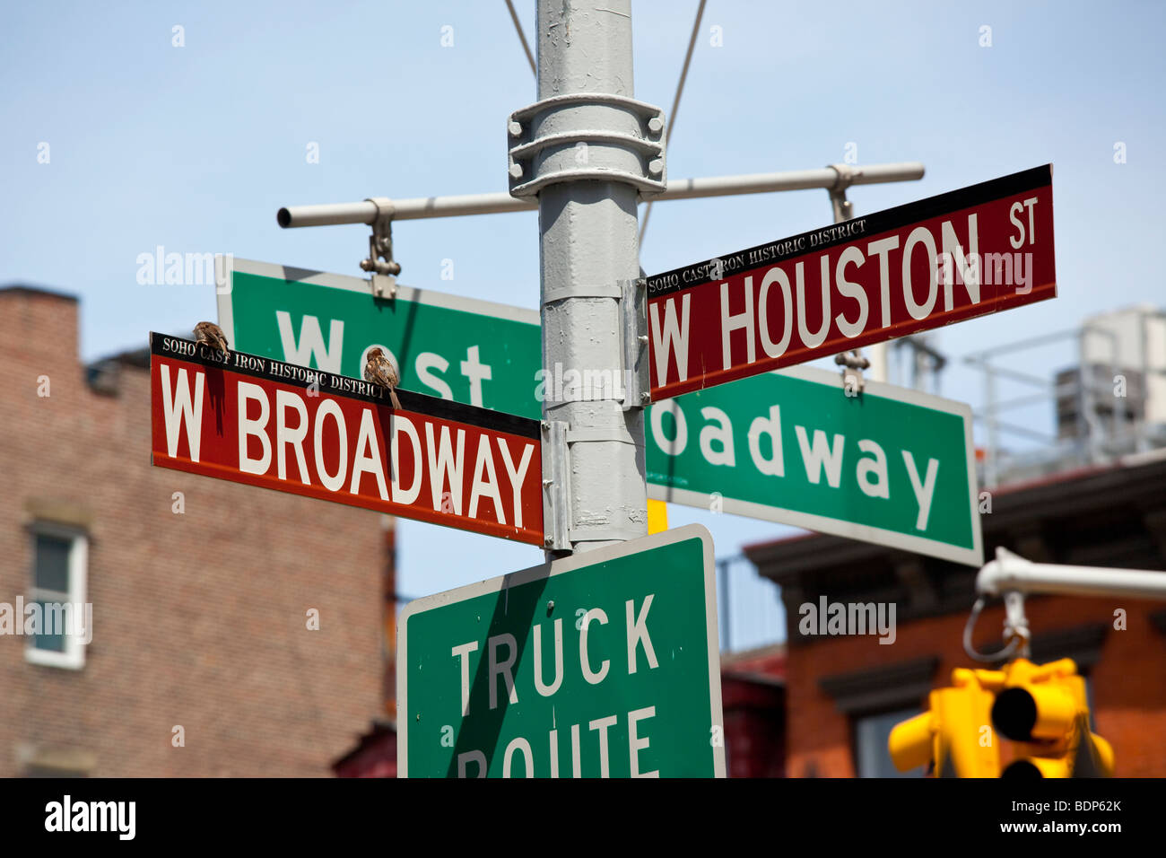 Los letreros de la calle en la Ciudad de Nueva York Fotografía de stock ...