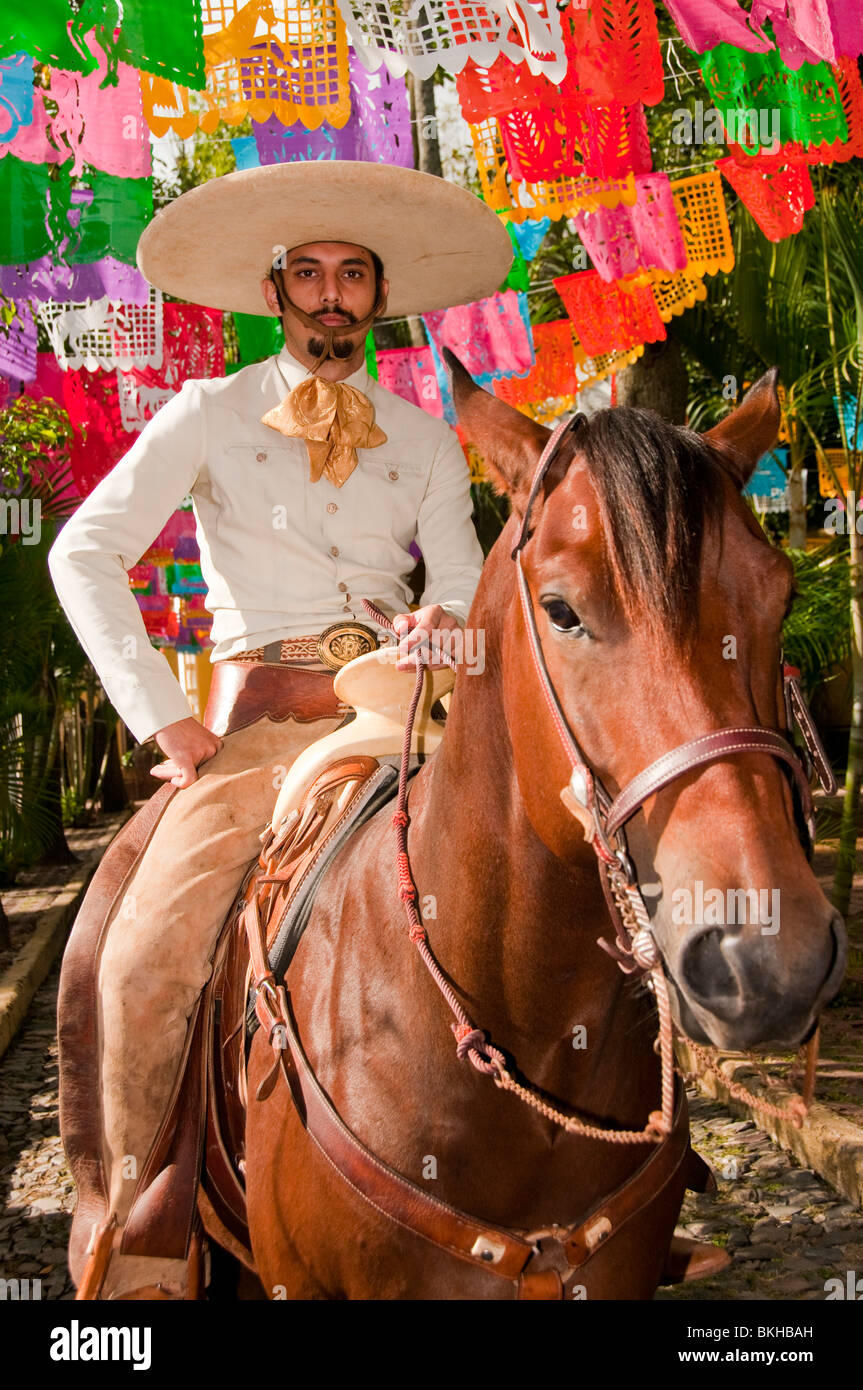 Guadalajara, México, el Charro Mexicano (Cowboy) rutas a caballo por la ... Guadalajara, México, el Charro Mexicano (Cowboy) rutas a caballo por la ...