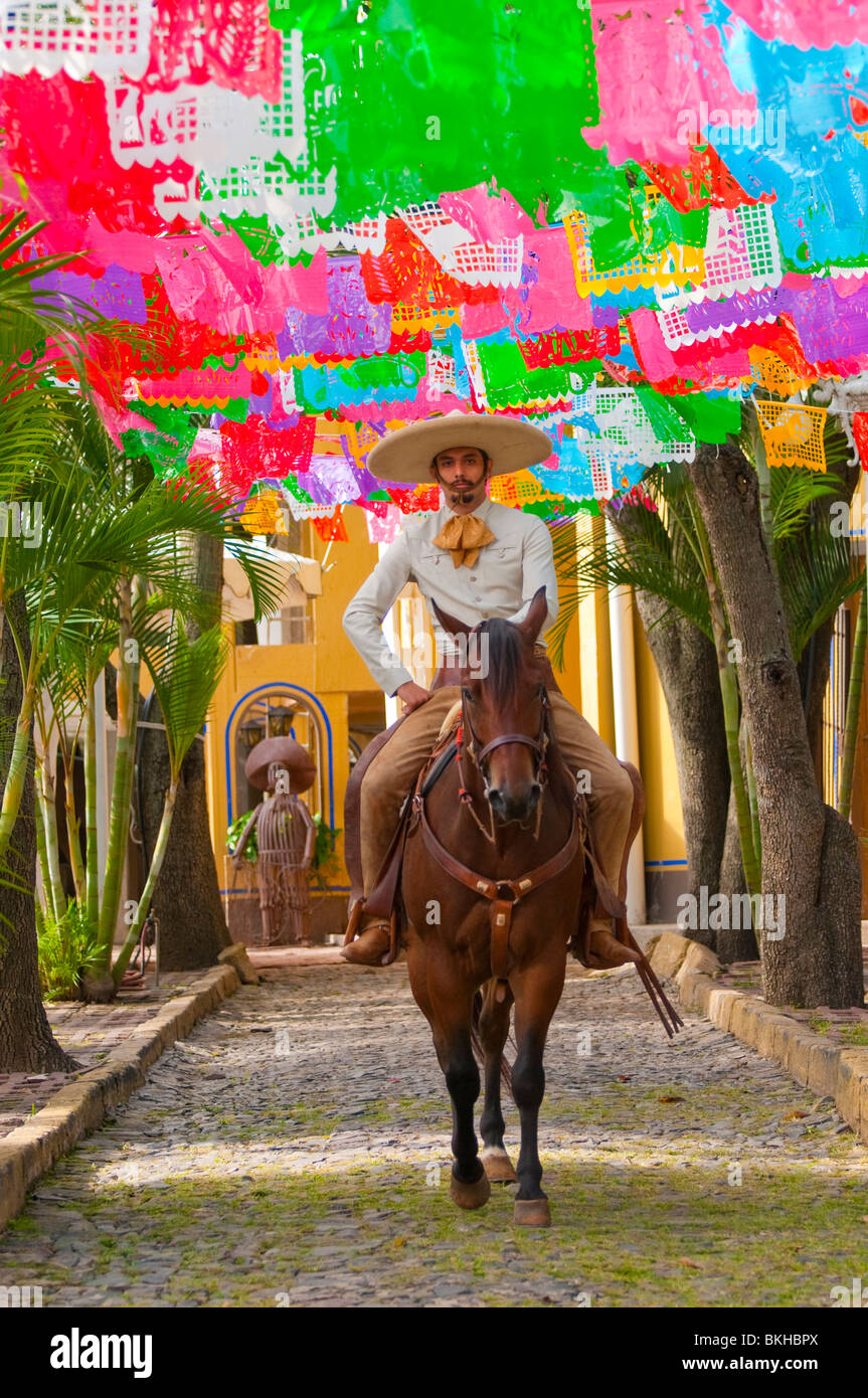 Guadalajara, México, el Charro mexicano ( Vaquero montando su caballo ... Guadalajara, México, el Charro mexicano ( Vaquero montando su caballo ...