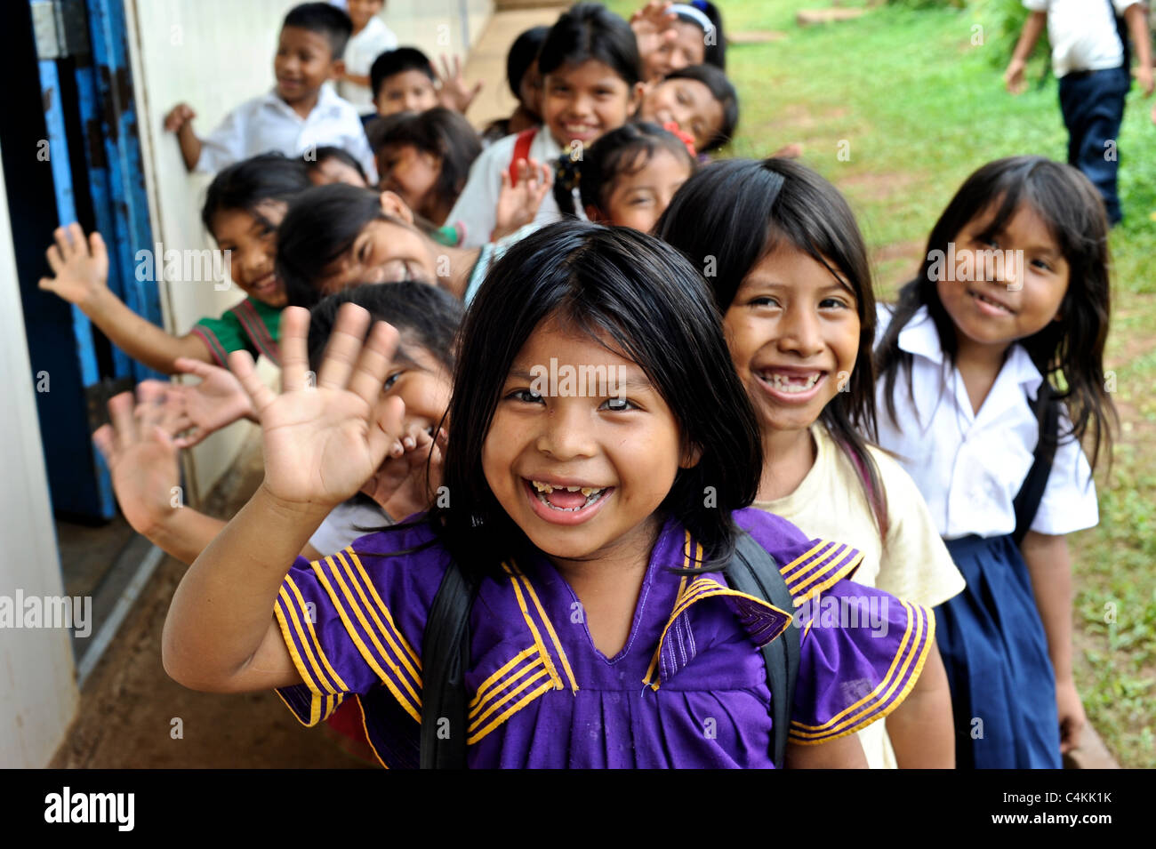 Niños Indígenas Indígenas Ngobe Fotografías E Imágenes De Alta