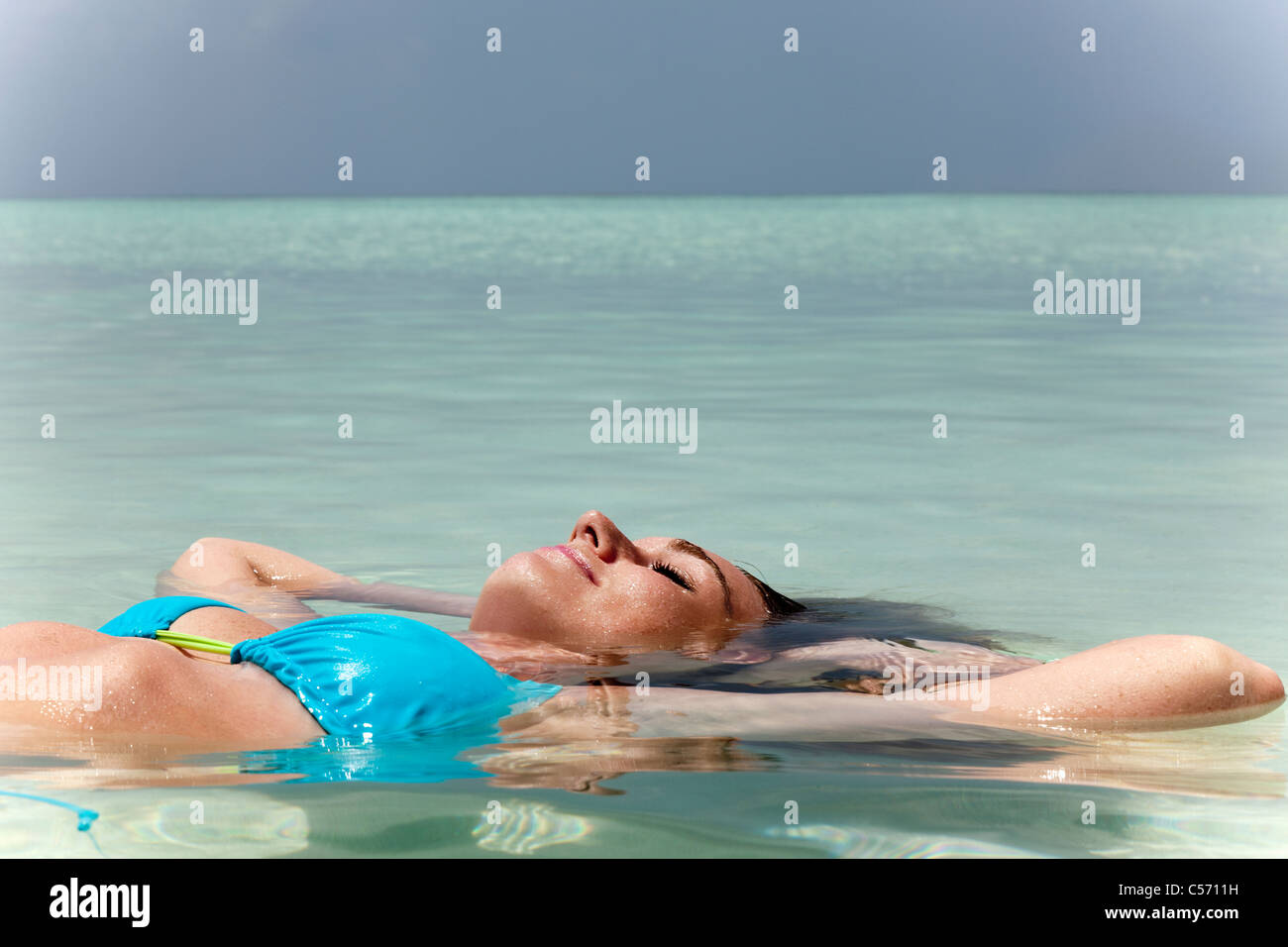 Mujeres En Bikini Detrad Fotografías E Imágenes De Alta Resolución