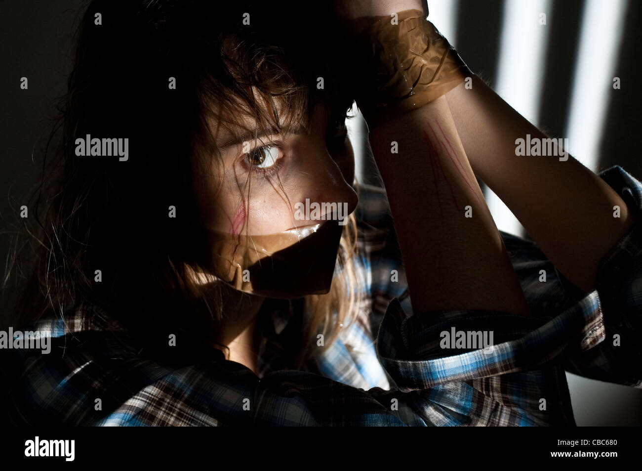 Tied Gagged Woman Fotografías E Imágenes De Alta Resolución Alamy