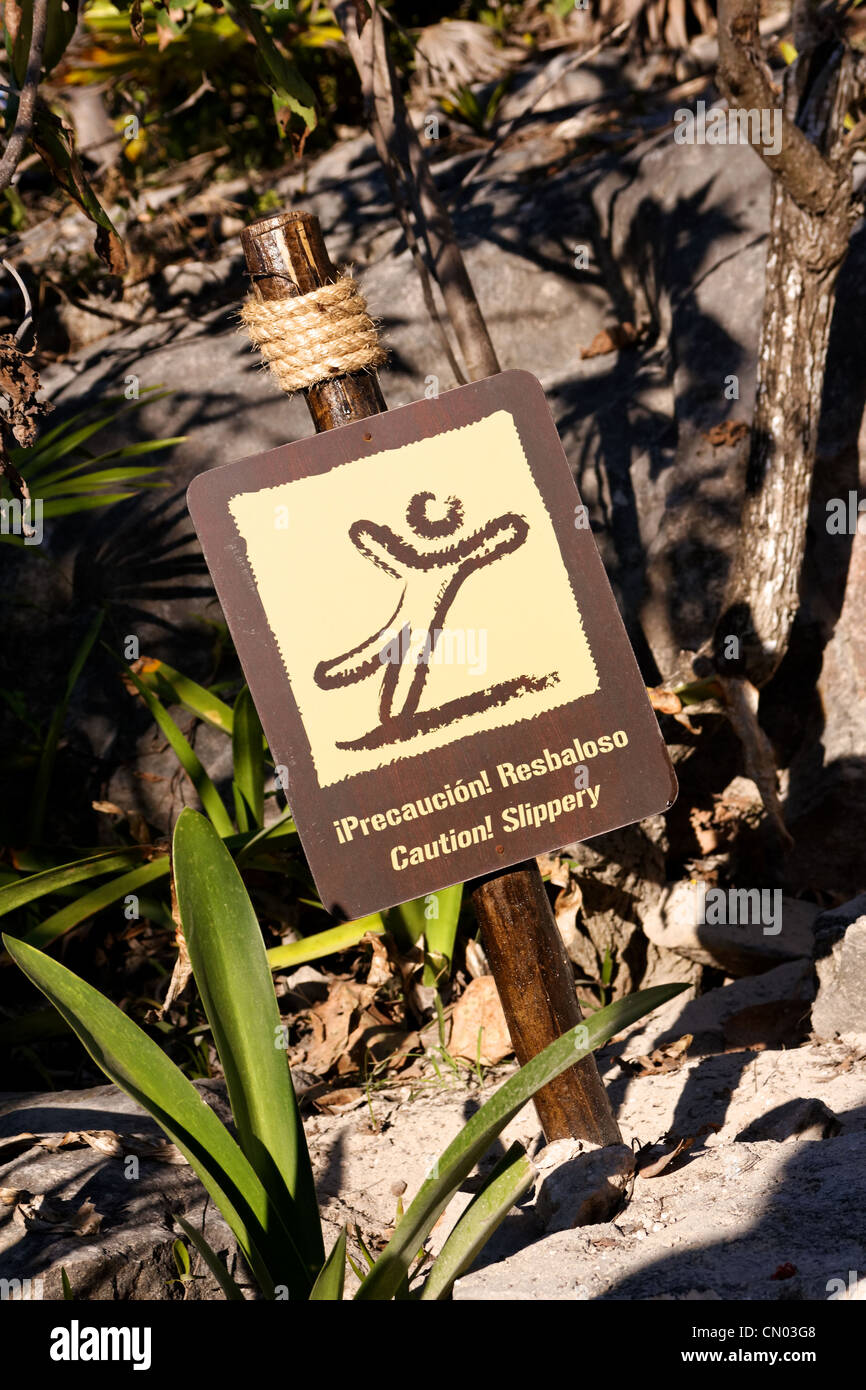 Suelo resbaladizo fotografías e imágenes de alta resolución - Alamy