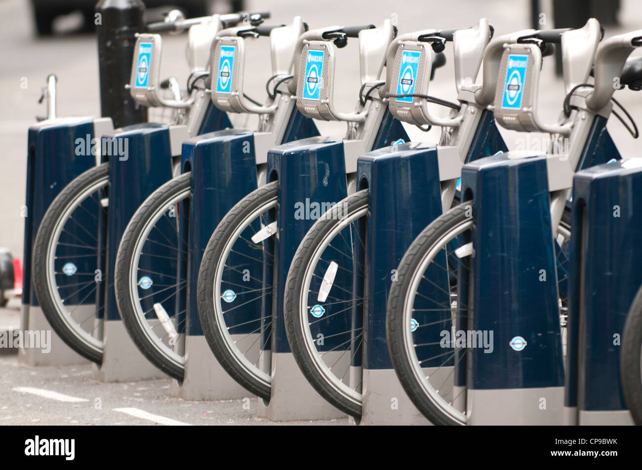 Bike docking station fotografías e imágenes de alta resolución - Alamy
