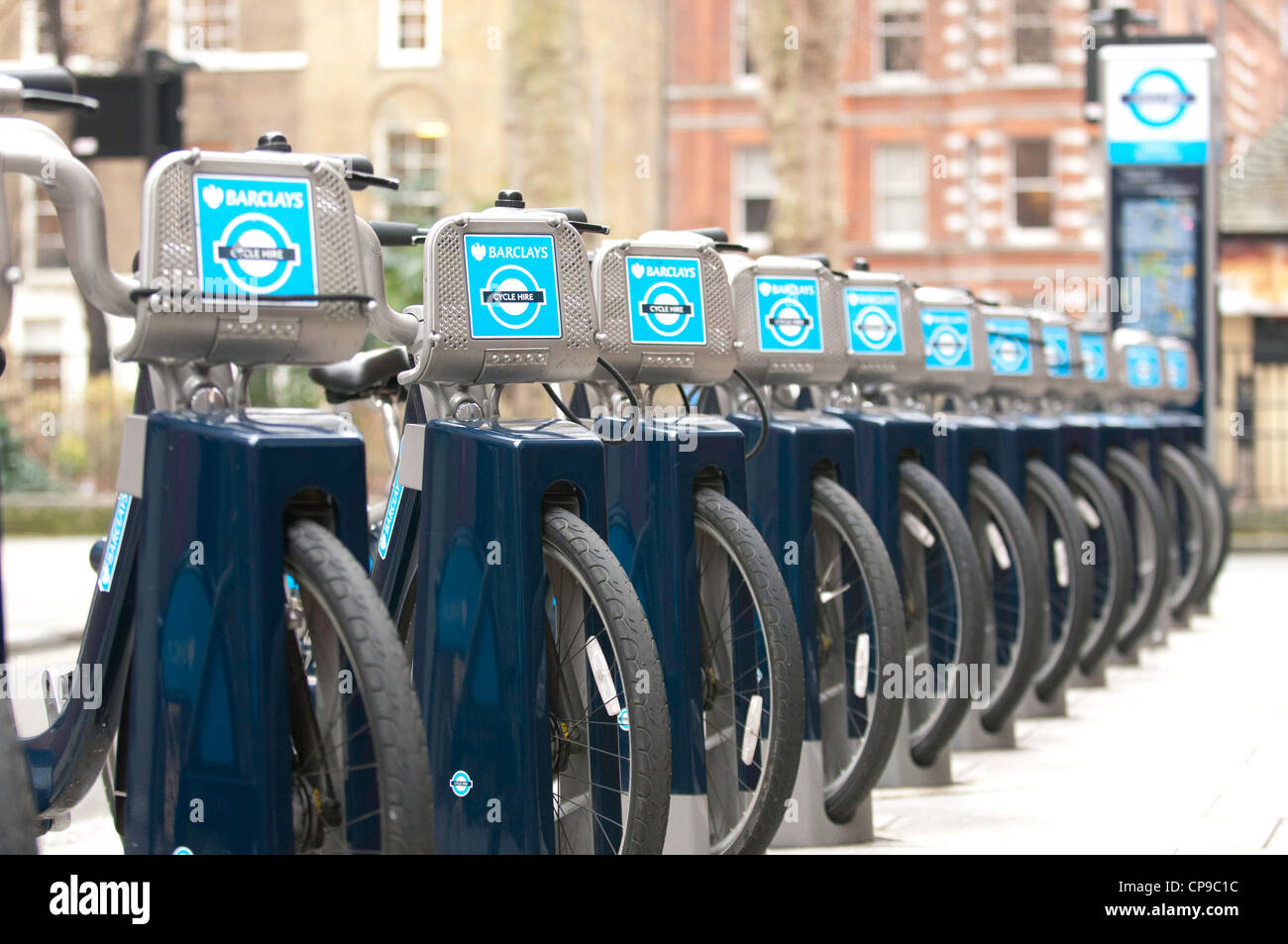 Bike docking station fotografías e imágenes de alta resolución - Alamy