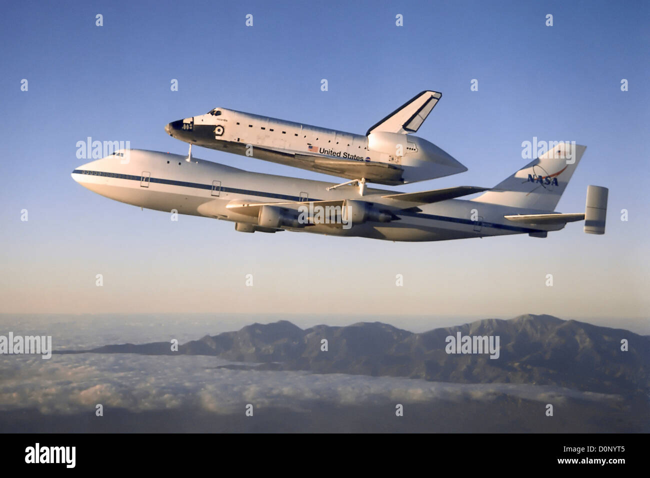 Transbordador Espacial Atlantis Fondo Negro