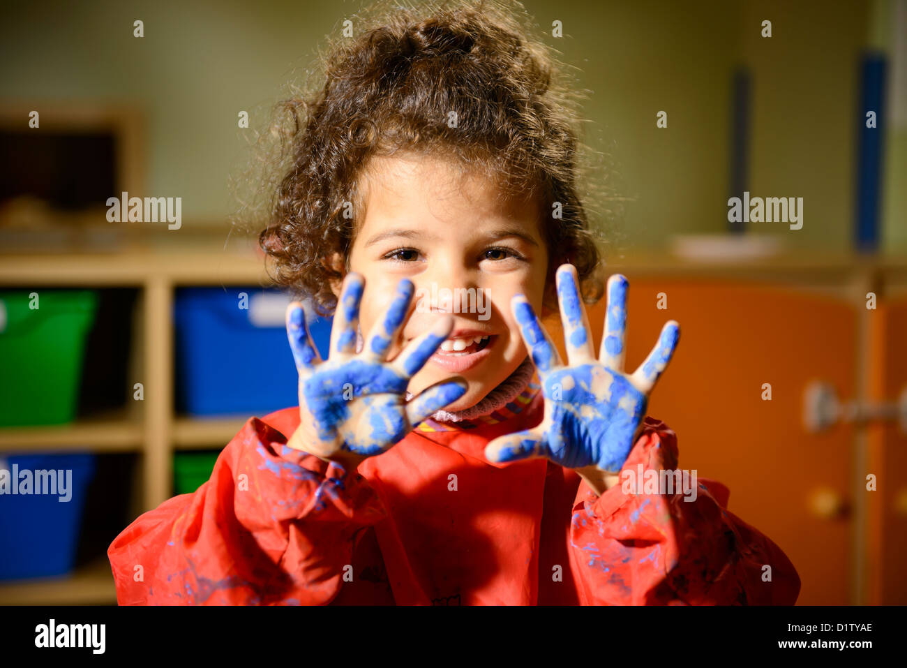Niños Pintando En Kinder Fotografías E Imágenes De Alta Resolución Alamy