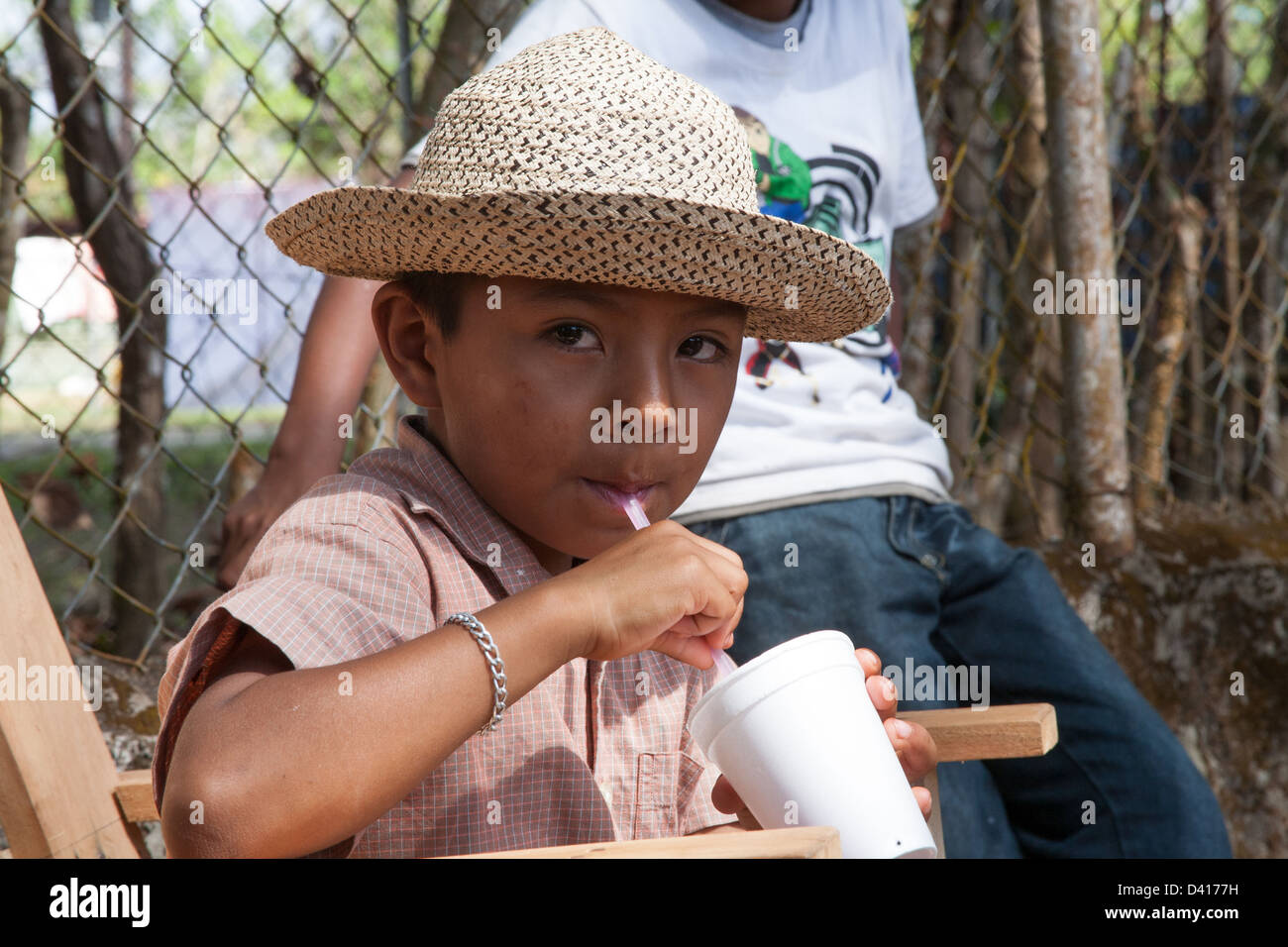 Ngobe Indio Fotografías E Imágenes De Alta Resolución Alamy