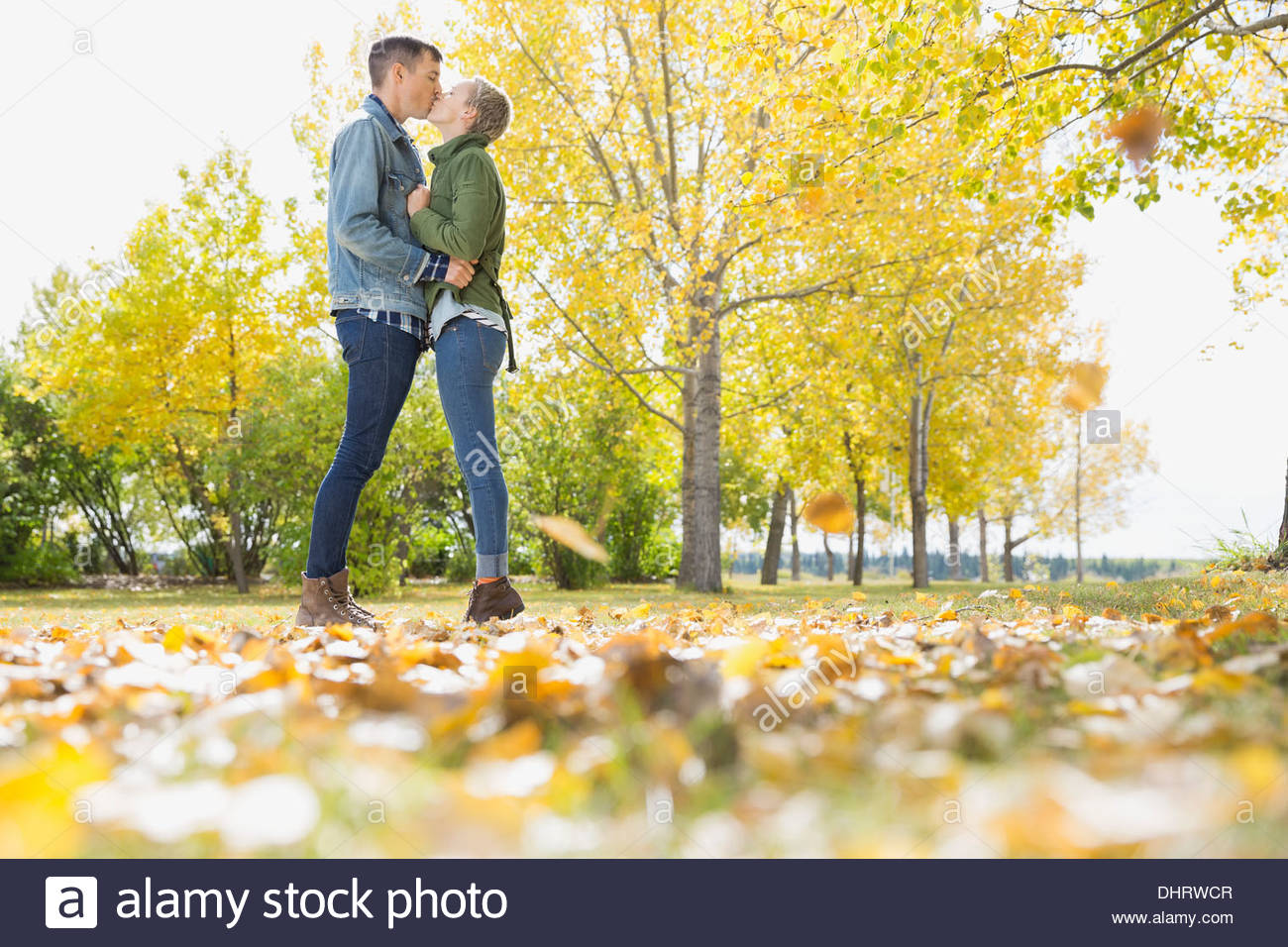 Perfil De Pareja Besándose Fotografías E Imágenes De Alta Resolución