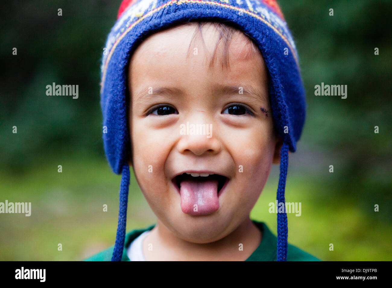 Persona Sacando La Lengua Fotografías E Imágenes De Alta Resolución Página 13 Alamy