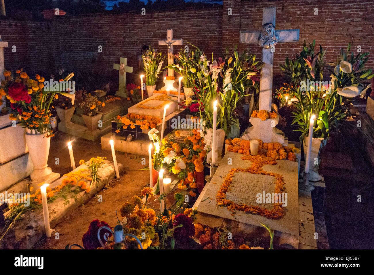 Altar Dia De Los Muertos Cementerio