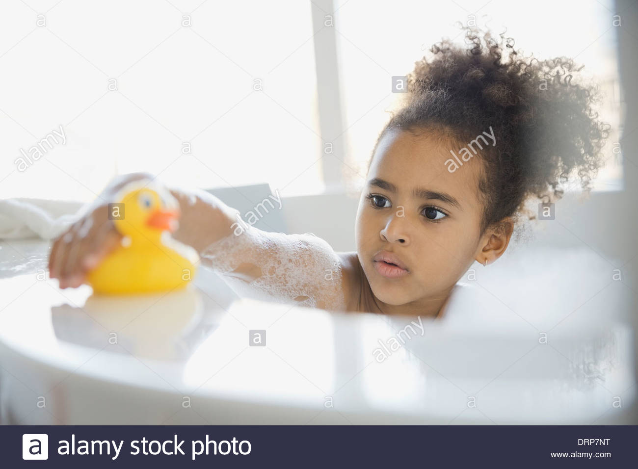Niña En La Bañera 6 Años Fotografías E Imágenes De Alta Resolución Alamy