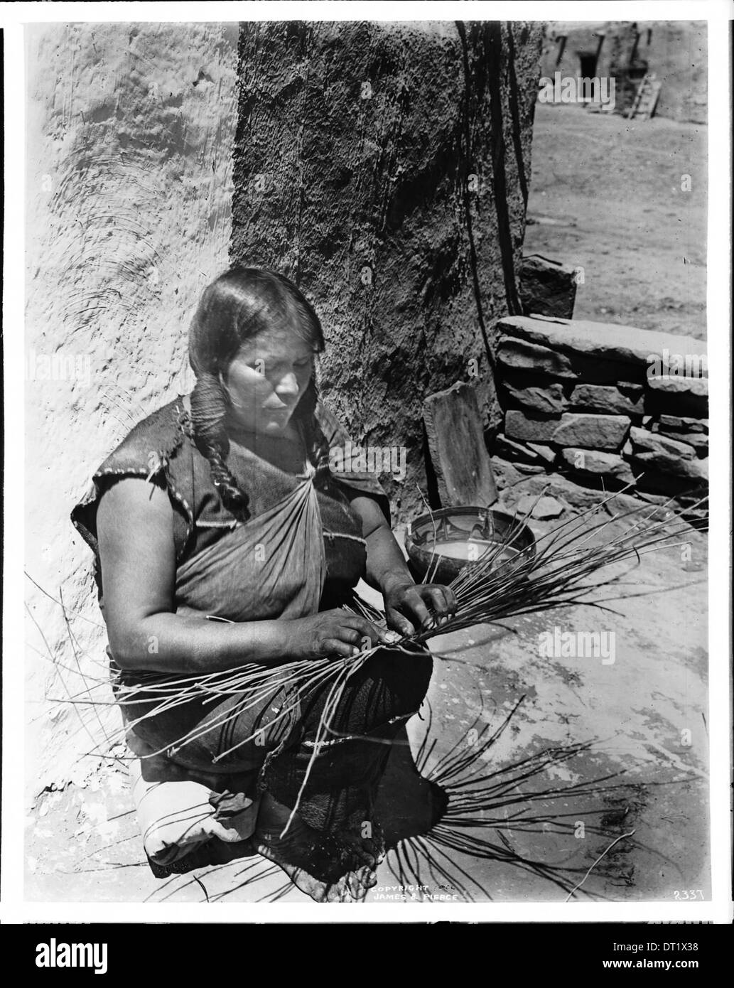 Mujer india hopi fotografías e imágenes de alta resolución - Alamy